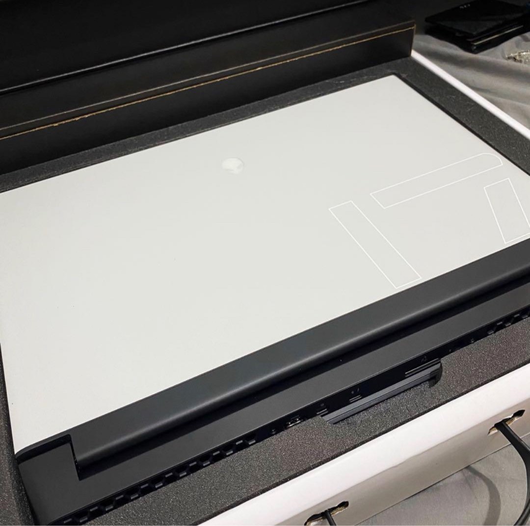 Alienware M17R3 + Alienware M17 Laptop Bag + AW558 Alienware Gaming ...