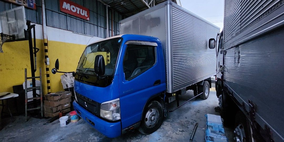 Canter wide 14ft. closed van on Carousell