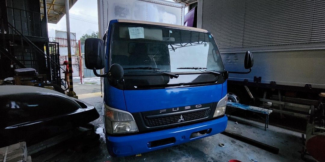 Canter wide 14ft. closed van on Carousell