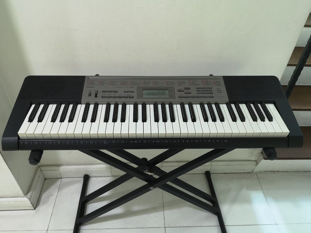 Casio Keyboard LK-240 (61 keys), Hobbies & Toys, Music & Media, Musical ...