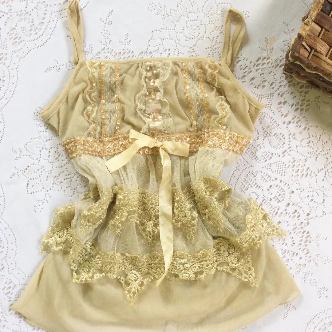 dainty princess top on Carousell