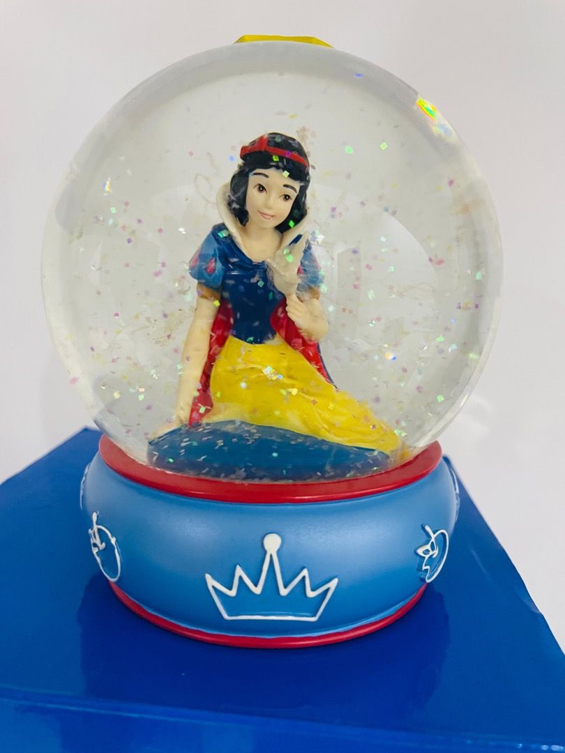 Disney Enchanting Collection : Snow White Crystal Water Ball, Hobbies ...