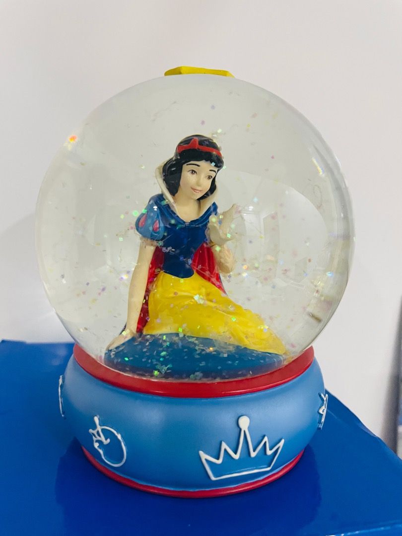 Disney Enchanting Collection : Snow White Crystal Water Ball, Hobbies ...