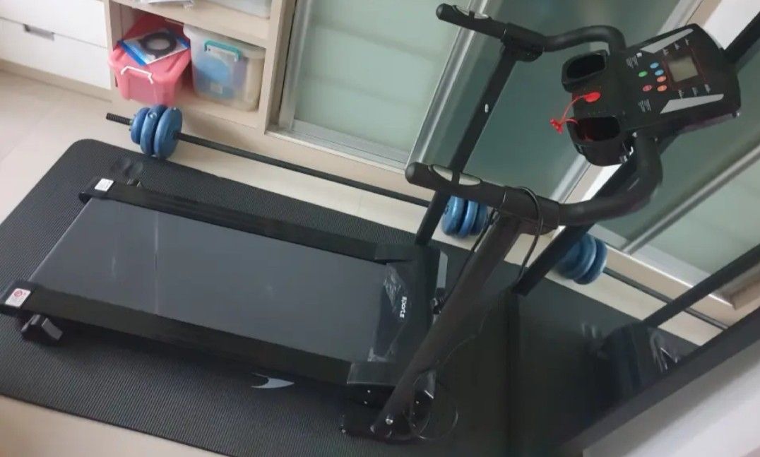 FOLDABLE RUNNING THREADMILL, Sports Equipment, Exercise & Fitness ...