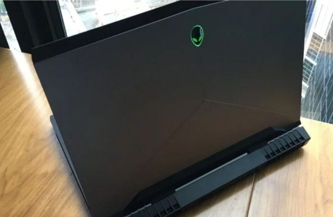 Gaming Laptop - Alienware R4 17 inch, Computers & Tech, Laptops ...