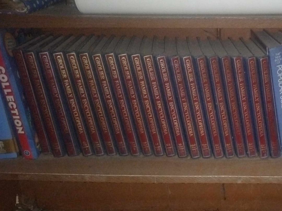 Grolier Family Encyclopedia complete set 1 to 20, Hobbies & Toys, Books ...