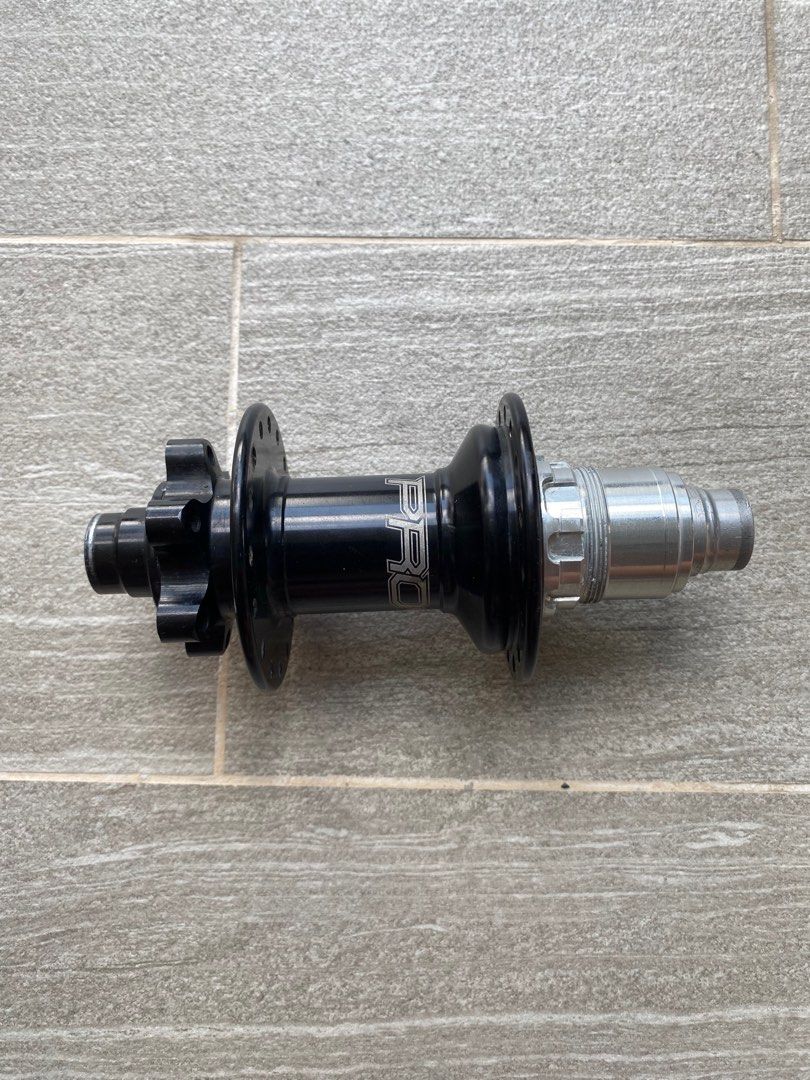 Hope pro 4 rear hub, Sports Equipment, Bicycles & Parts, Parts ...