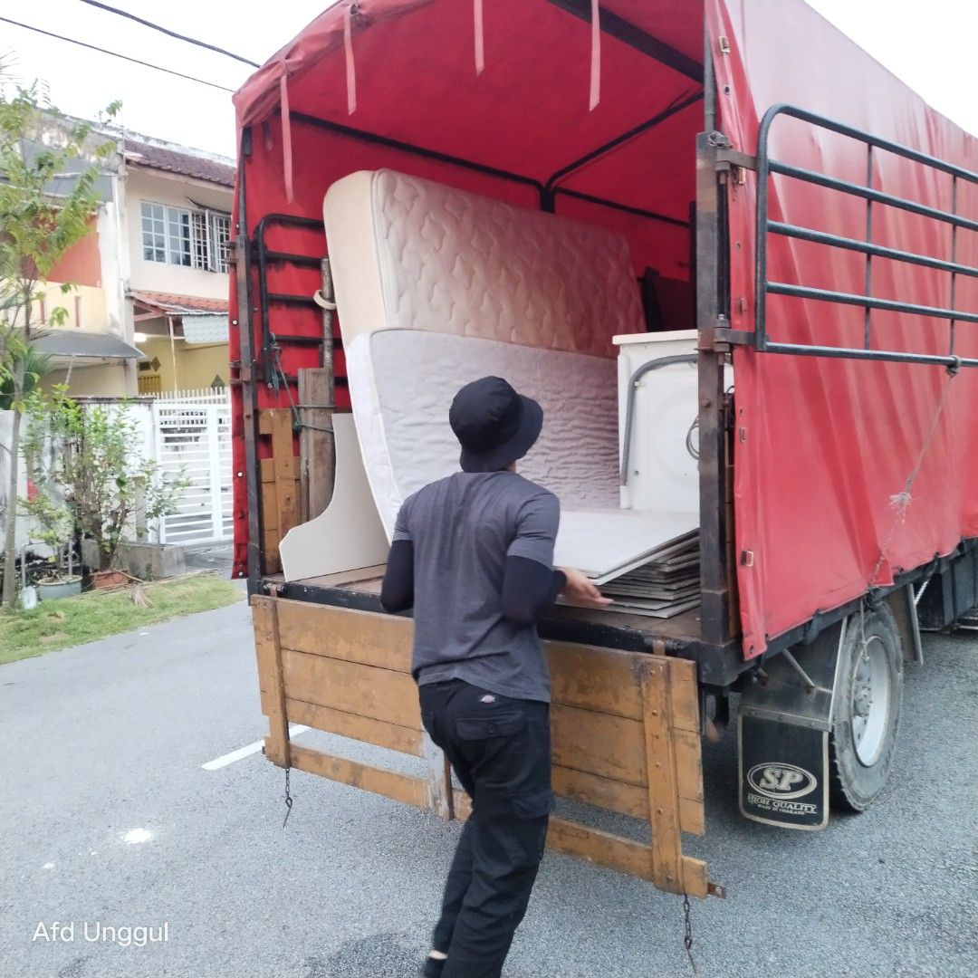 Khidmat buang sampah dan perabot lama, Men's Fashion, Activewear on ...