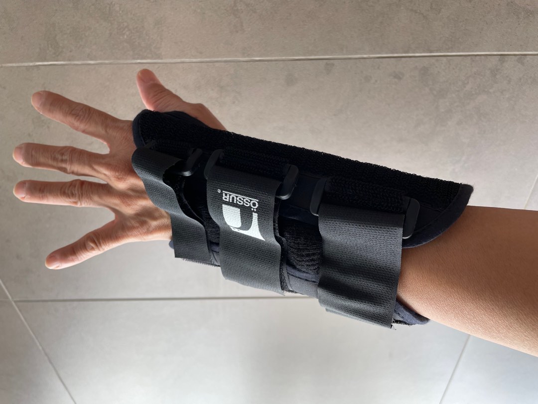 Ossur brand left hand wrist guard/brace, Health & Nutrition, Braces ...
