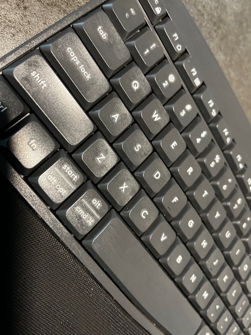 Logitech K850 Bluetooth Keyboard, Computers & Tech, Parts & Accessories ...