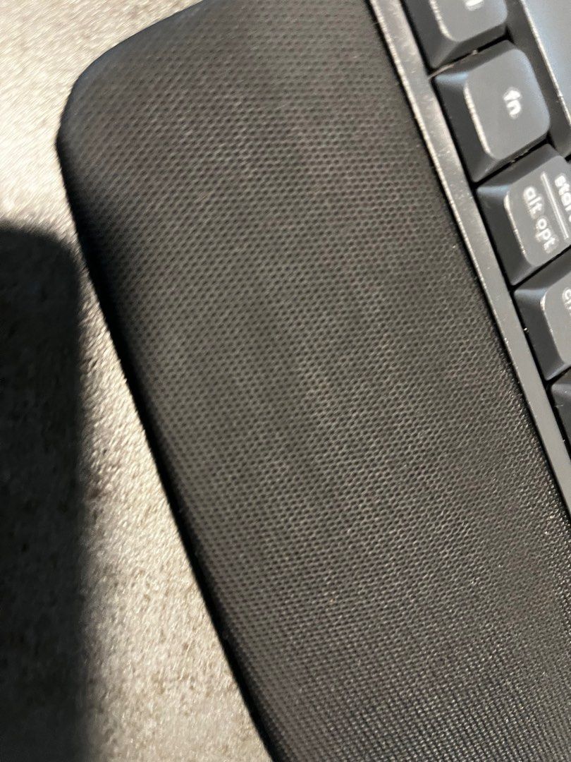 Logitech K850 Bluetooth Keyboard, Computers & Tech, Parts & Accessories ...