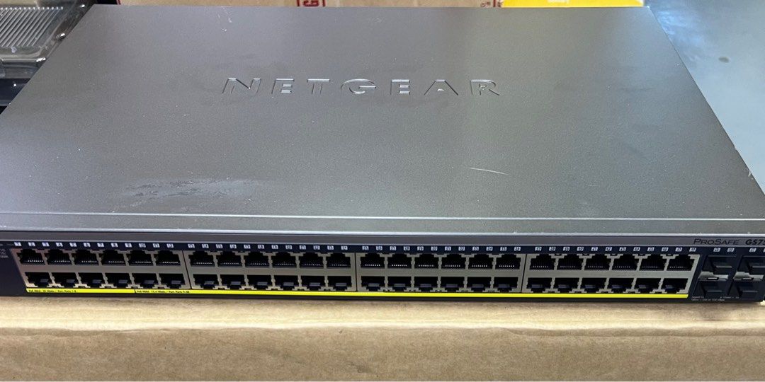 NETGEAR 48-Port Gigabit Smart Switch with PoE and 4 SFP Ports GS752TP ...