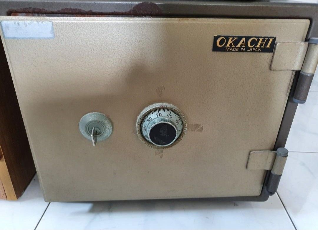 Okachi security safe., Furniture & Home Living, Security & Locks, Safe on Carousell