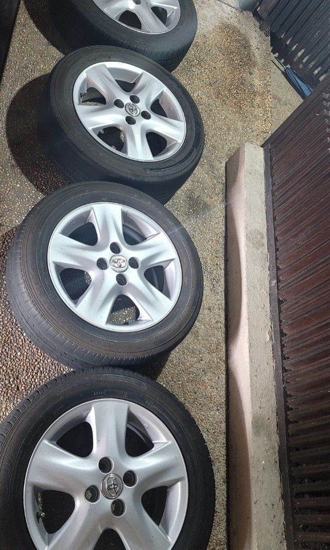 Selling original Toyota Yaris Gen 1 Mags no damage 4 pcs selling MAGS ...