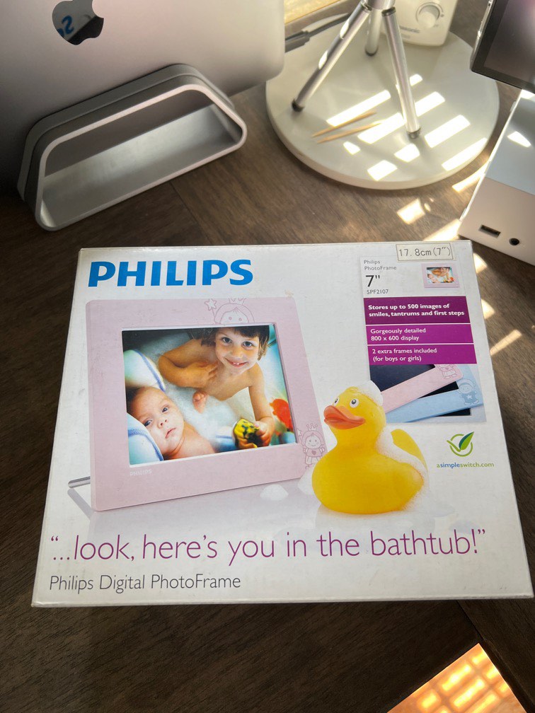 Philips Digital Photo Frame, Furniture & Home Living, Home Decor, Frames & Pictures on Carousell