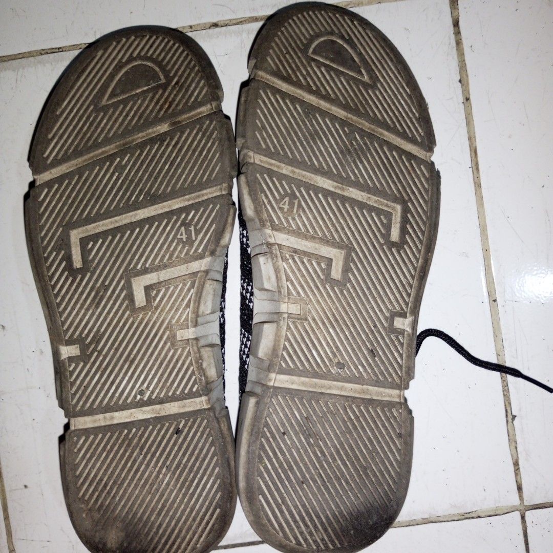 Prelove sepatu dr kevin, Fesyen Pria, Sepatu , Sneakers di Carousell