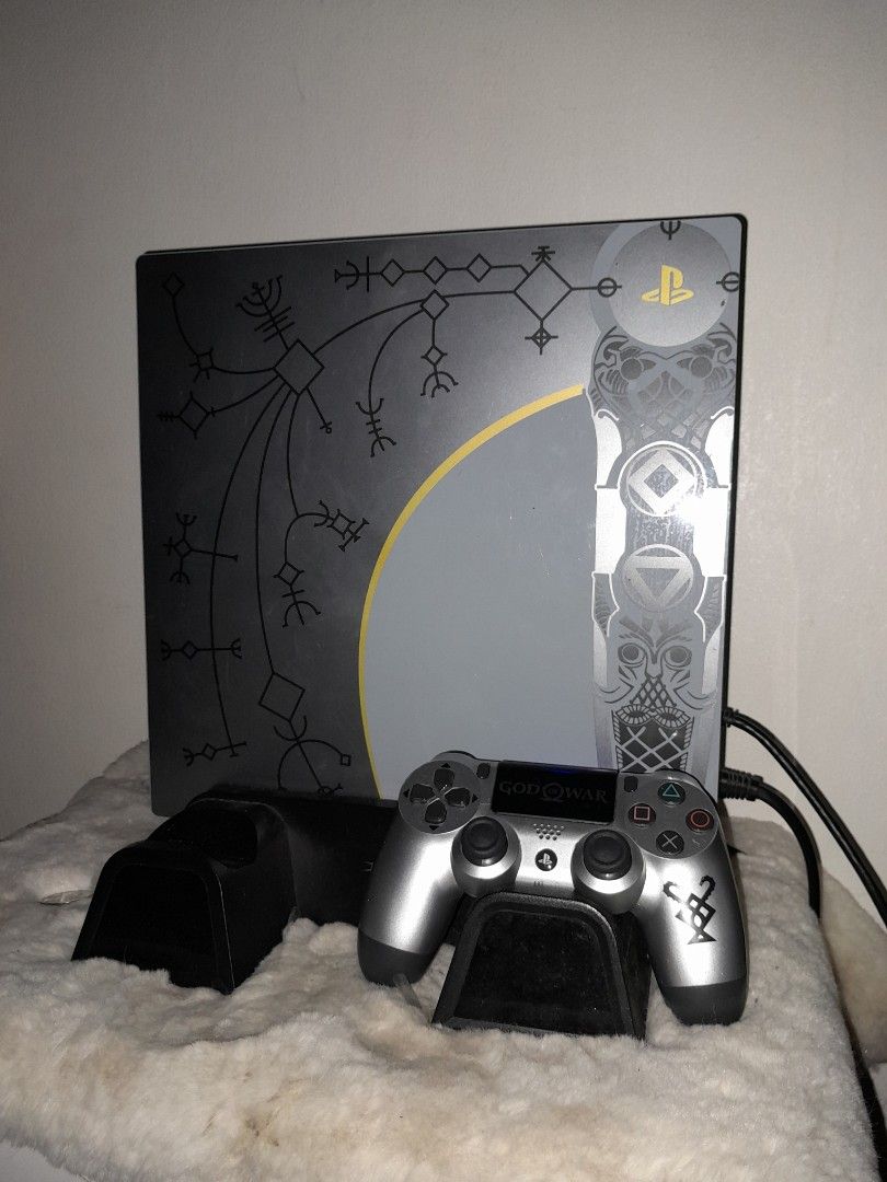 Ps4 pro god of war limited edition Japan version, Video Gaming, Video ...