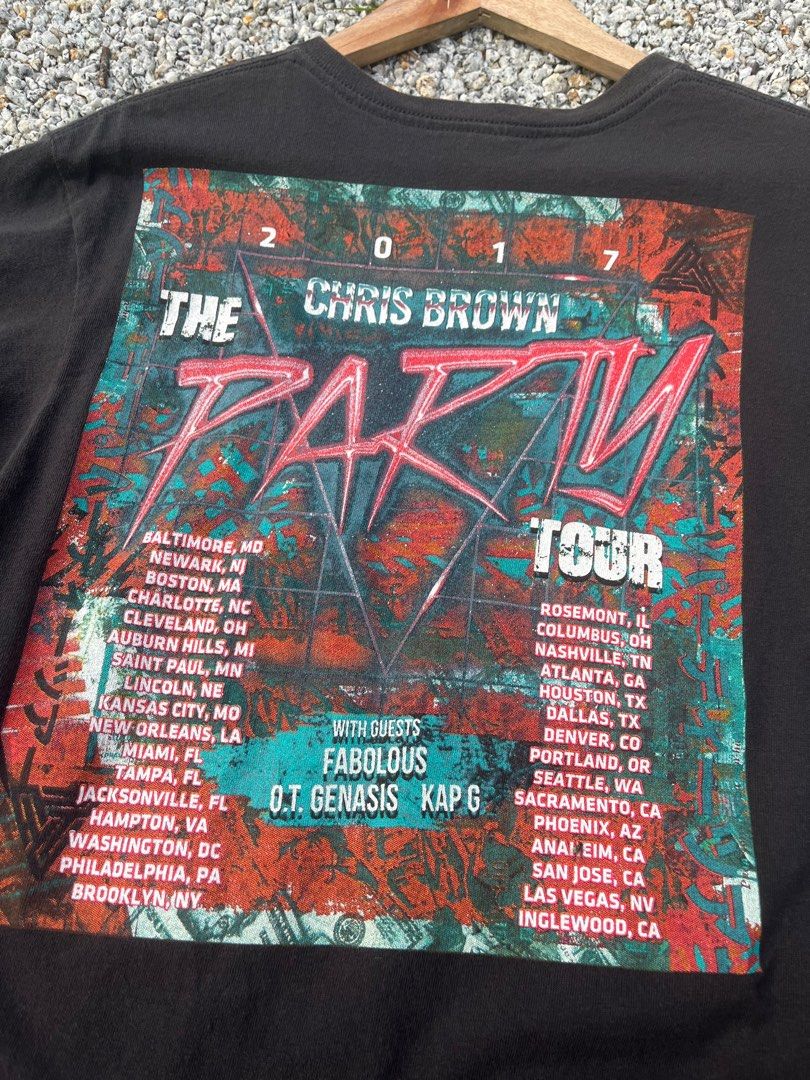 RAPPERS CHRIS BROWN, Men's Fashion, Activewear on Carousell