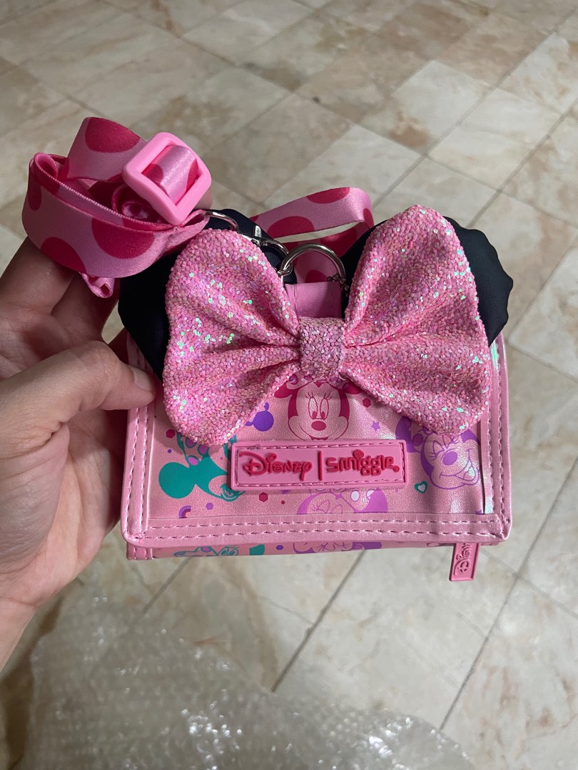 Smiggle wallet, Babies & Kids, Babies & Kids Fashion on Carousell