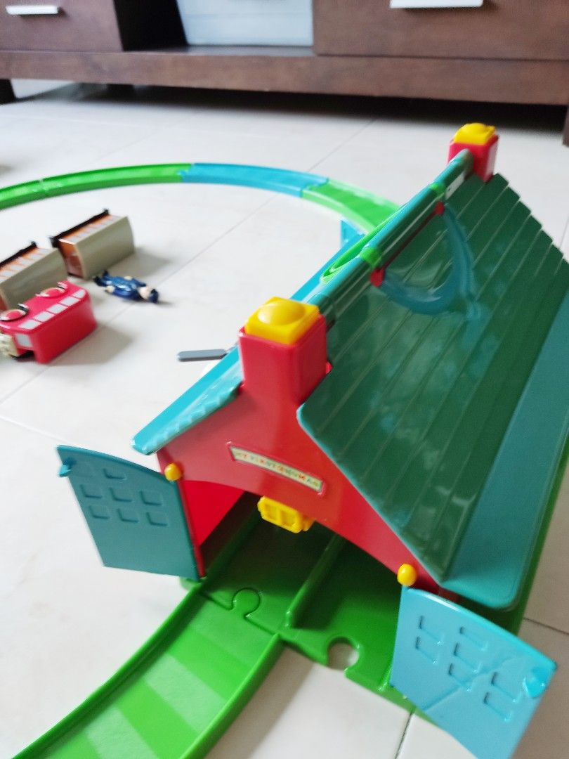 Tomy Train Set with Track Thomas the Tank Engine, Hobbies & Toys, Toys ...