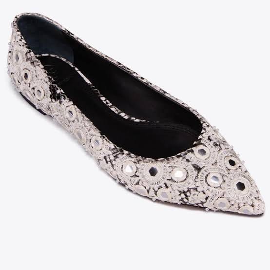 Tory Burch White Yasmin flats on Carousell