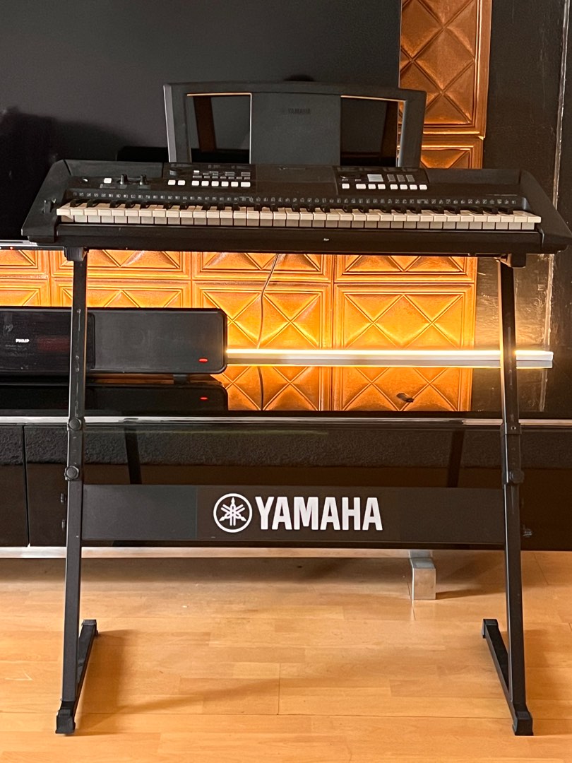 Yamaha Keyboard E423 with Stand, Hobbies & Toys, Music & Media, Musical ...