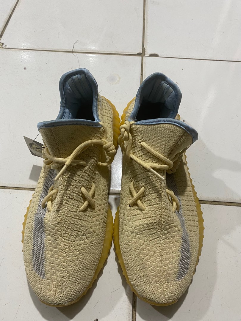 Adidas yeezy, Fesyen Pria, Sepatu , Sneakers di Carousell