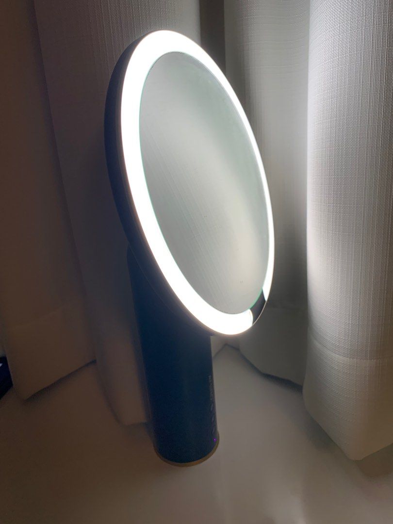 AMIRO O2 LED Vanity Mirror, Furniture & Home Living, Home Decor, Mirrors on Carousell
