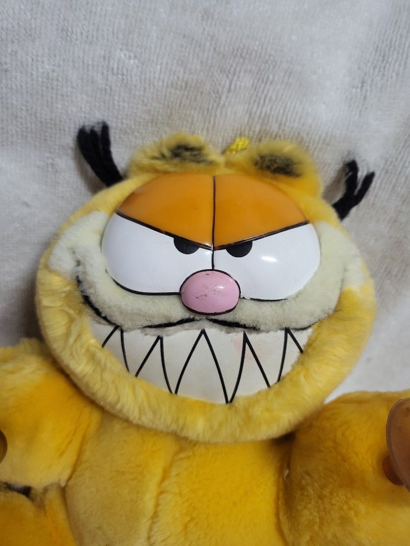 Authentic Vintage Paws Evil Garfield Plush Soft Toy, Hobbies & Toys ...