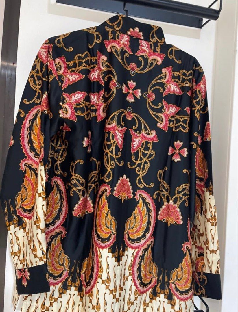 Batik Silk shirt, Men's Fashion, Tops & Sets, Formal Shirts on Carousell
