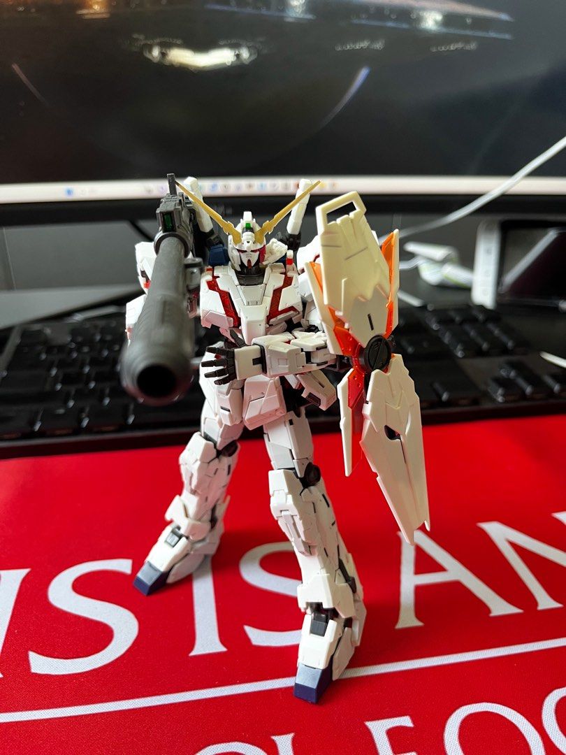 Built Gundam - Bandai - RG - Unicorn Gundam Full Psycho Frame Prototype ...