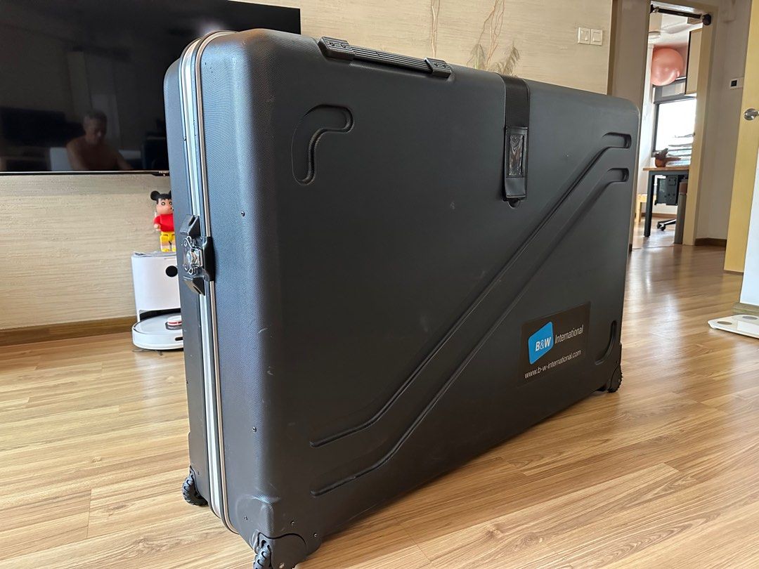 B&W International bike box, Sports Equipment, Bicycles & Parts ...