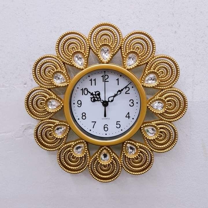 Diamond Crystal Design Clock (27cm) on Carousell
