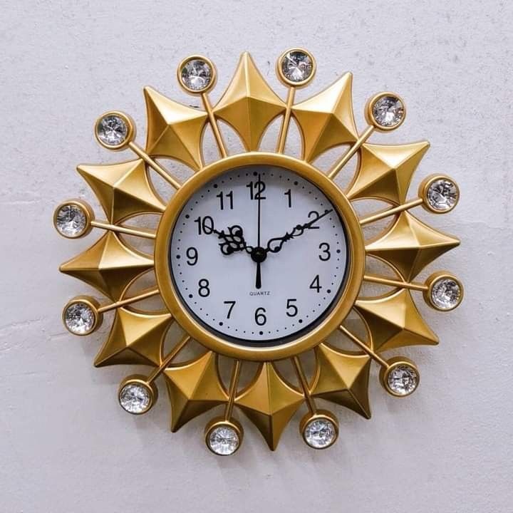 Diamond Crystal Design Clock (27cm) on Carousell