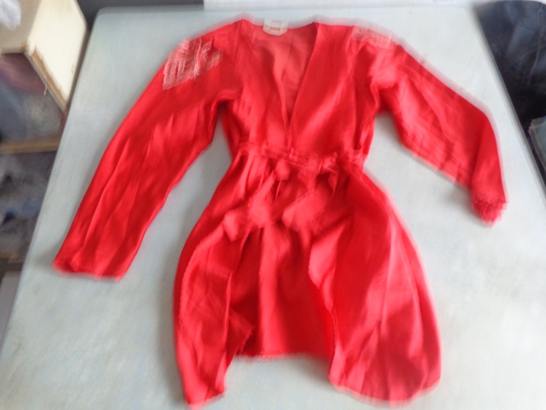 Robe US Sabrina, Women's Fashion, Undergarments & Loungewear on Carousell