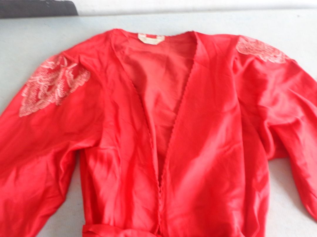 Robe US Sabrina, Women's Fashion, Undergarments & Loungewear on Carousell