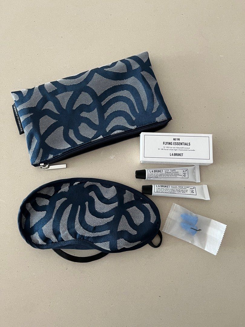 Finnair travel kit: pouch, eye mask, ear plugs, lip balm, facial ...