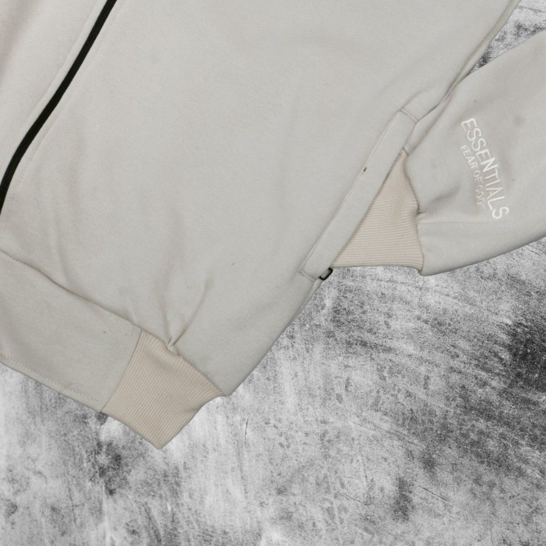 Jaket Tracktop Essentials Fear Of God FOG Zipper Cream, Fesyen Pria, Pakaian , Baju Luaran di ...