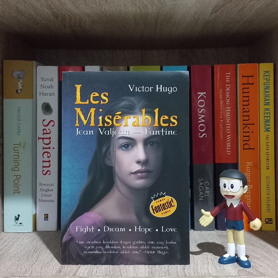 Les Miserables - Victor Hugo, Buku & Alat Tulis, Buku di Carousell