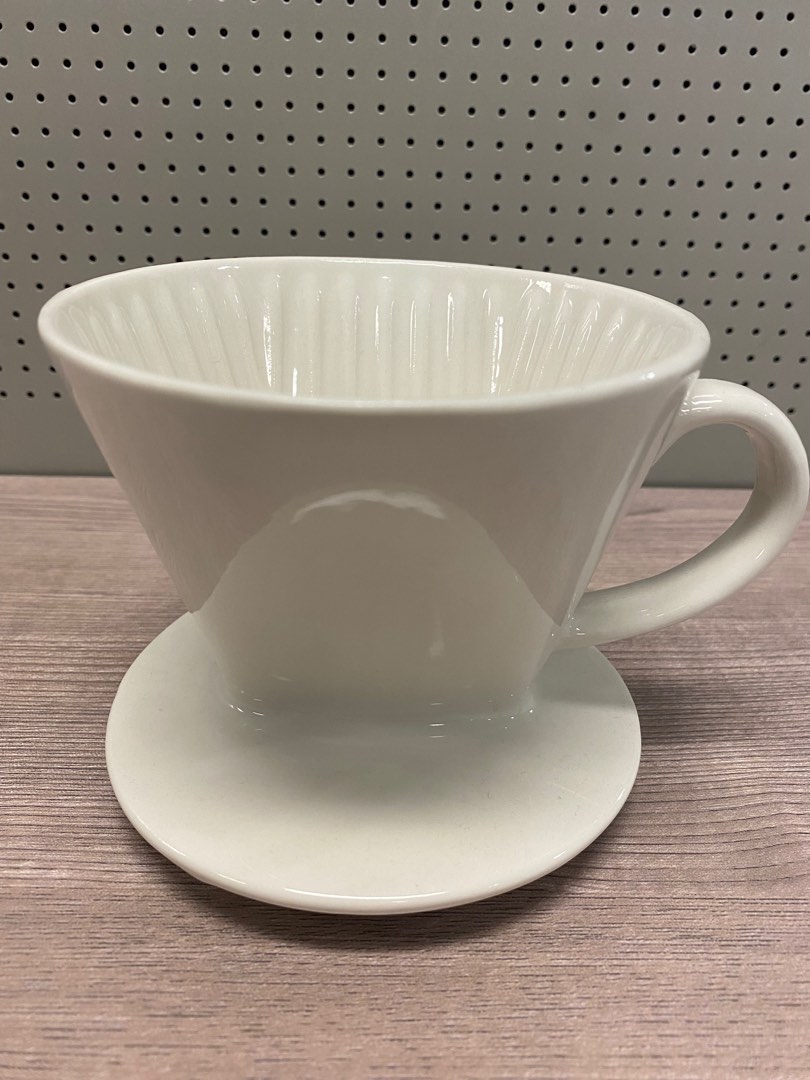 Muji beige porcelain coffee dripper 無印良品陶瓷咖啡濾杯, 傢俬＆家居, 廚具和餐具, 茶具配件 ...