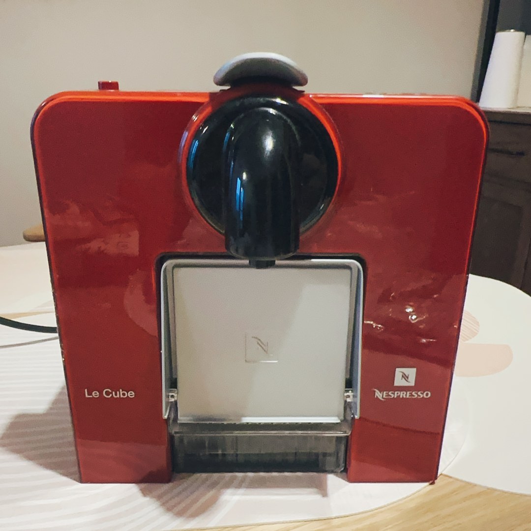Nespresso Le Cube 膠囊咖啡機, 家庭電器, 廚房電器, 咖啡機及咖啡壺 - Carousell