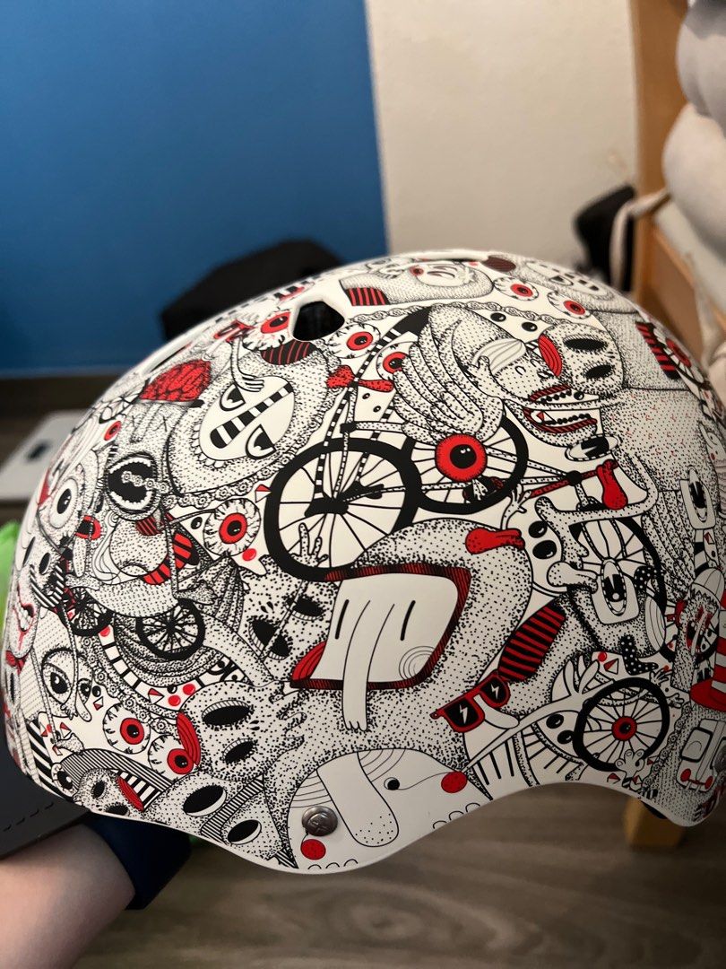 Nutcase street helmet, Men's Fashion, Watches & Accessories, Caps ...