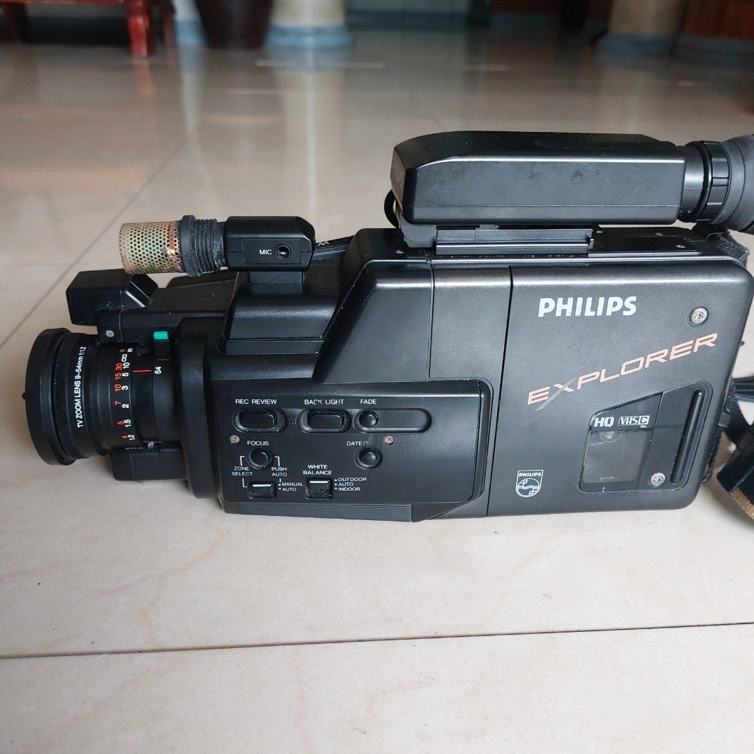 Philips Explorere VHS C Camcorder Model VKR 6837, Photography, Video ...