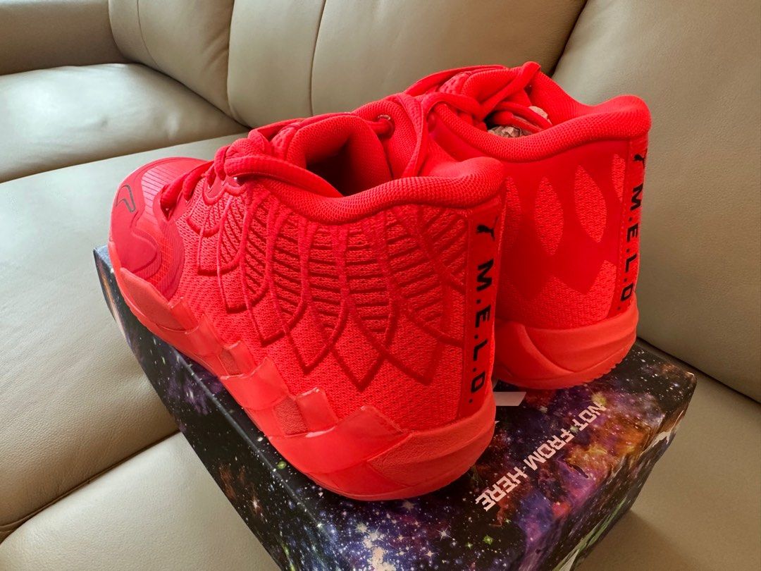 Puma MB.01 Red Lamelo Ball, 男裝, 鞋, 波鞋 - Carousell
