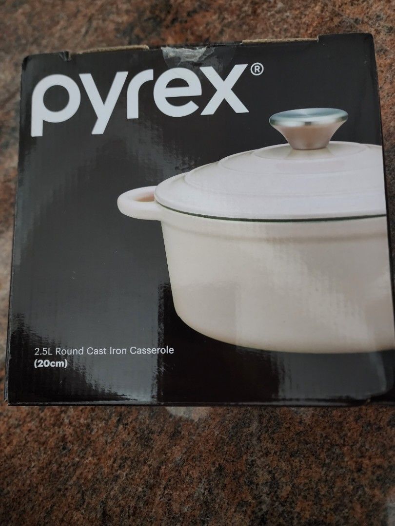 Pyrex 2.5L cast iron casserole (20cm), Furniture & Home Living ...