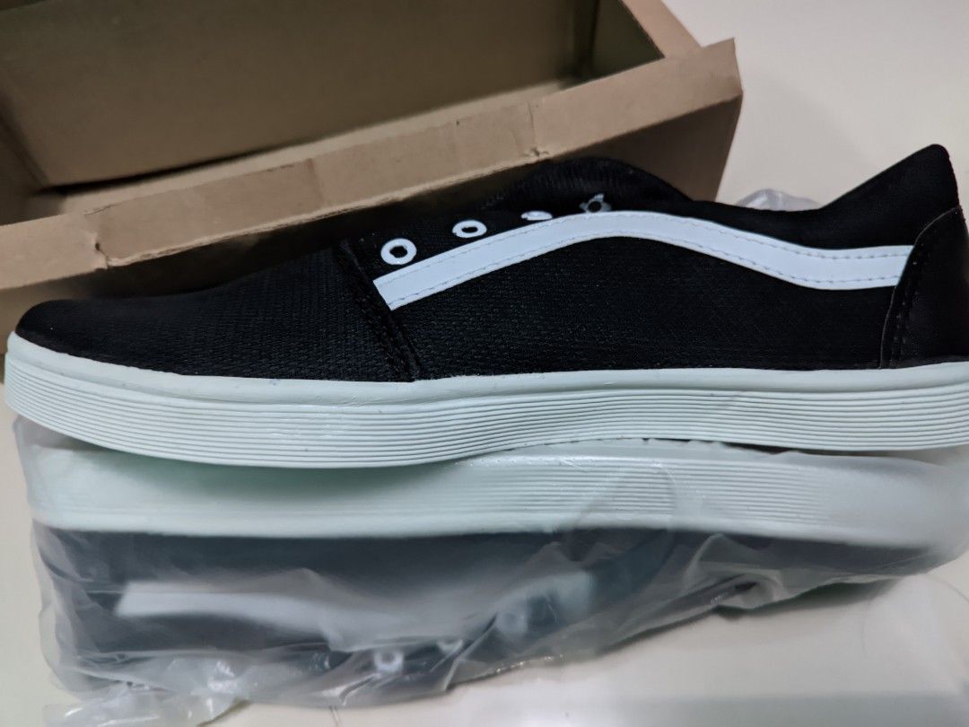 Sepatu hitam Sepatu sekolah Sneakers, Fesyen Pria, Sepatu , Sneakers di ...