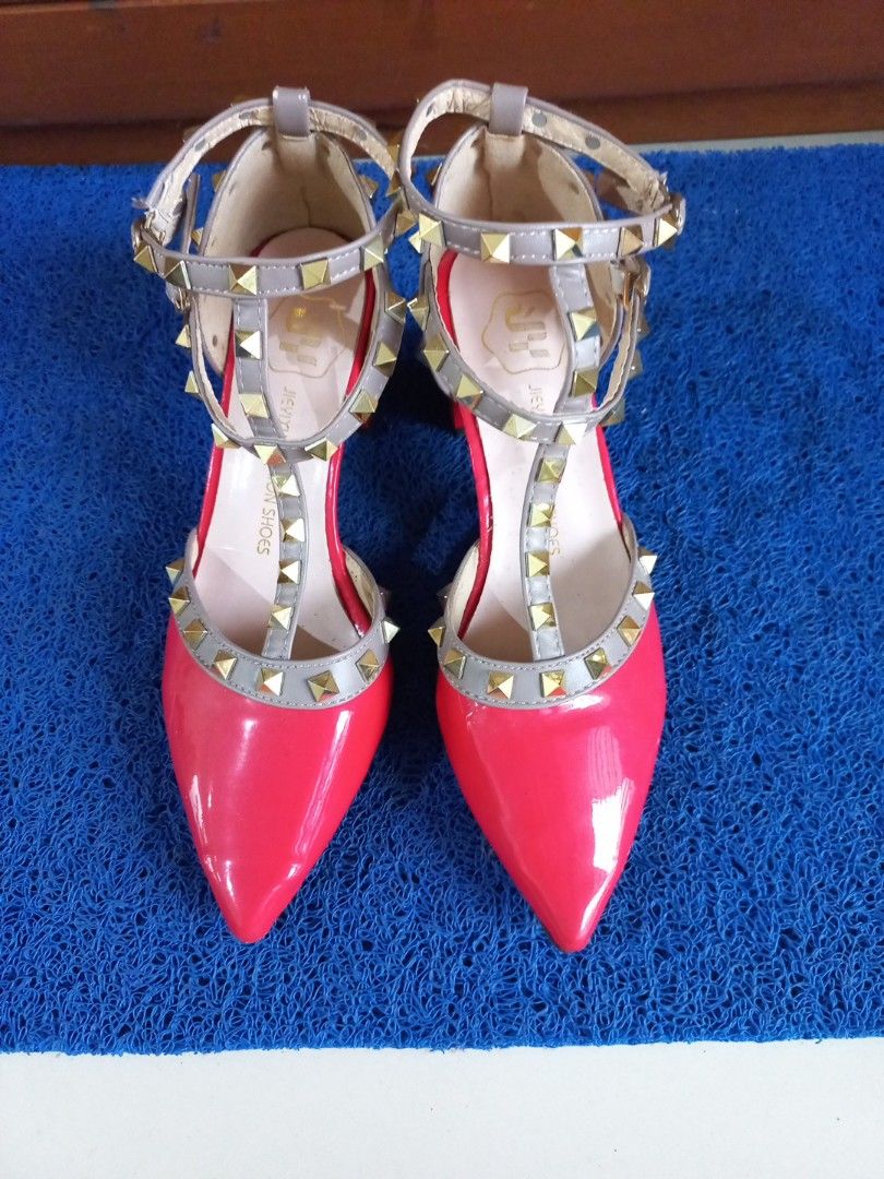 Sepatu pesta merah, Fesyen Wanita, Sepatu di Carousell