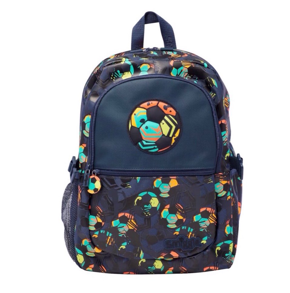 Smiggle football Backpack, 男裝, 袋, 背包 - Carousell