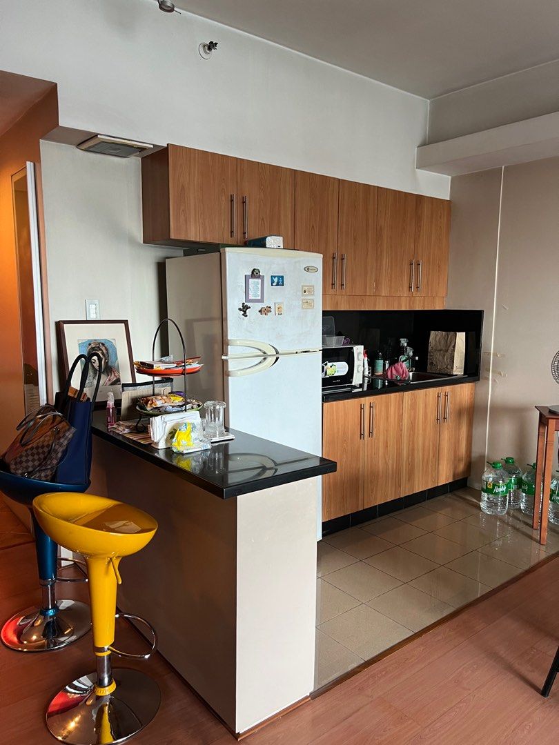 Spacious Studio in Malayan Plaza near Podium Mall & SM Megamall on ...