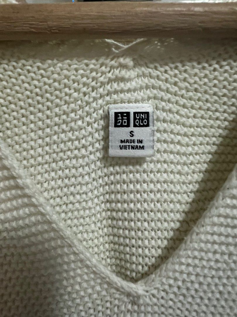 Uniqlo knit white, Women's Fashion, Tops, Other Tops on Carousell